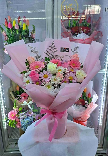 Ramo Primaveral con base en rosa 🩷 - Happyflor