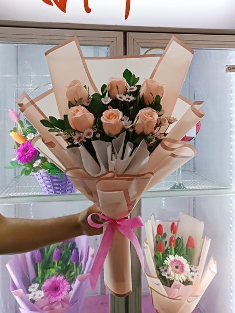 Ramo de 6 Rosas rosadas 🩷 - Happyflor