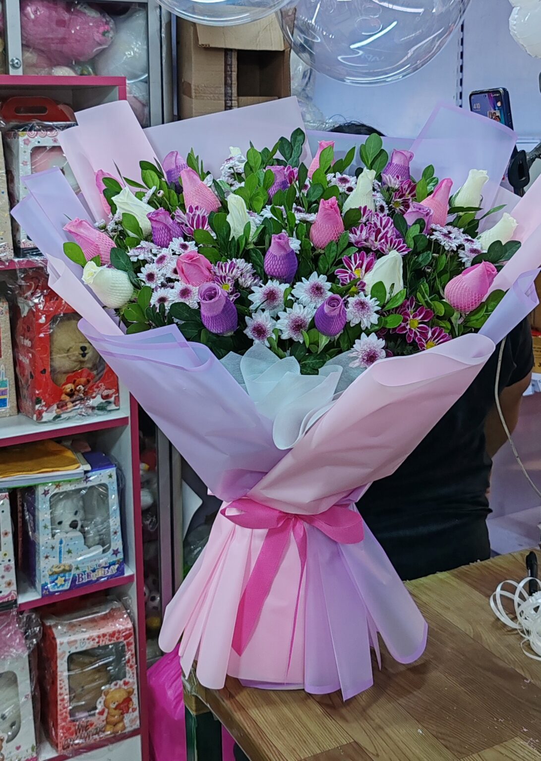 Ramo con 24 rosas con base - Happyflor