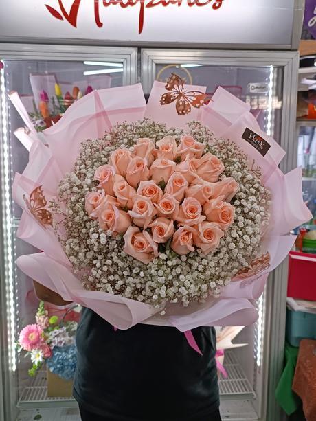 Ramo buchón 24 rosas rosadas - Happyflor