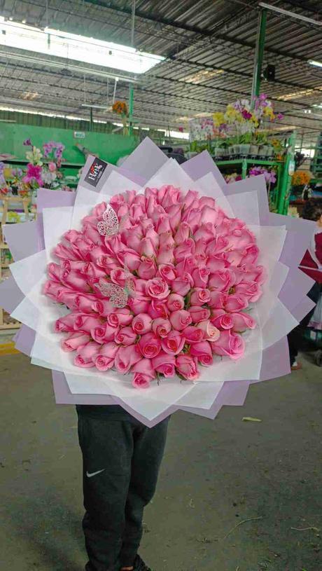 Buchon de 100 Rosas Rosadas 🩷 - Happyflor